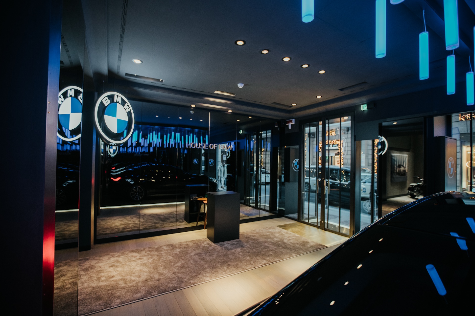 House Of BMW si trasforma in un libro - L'Automobile