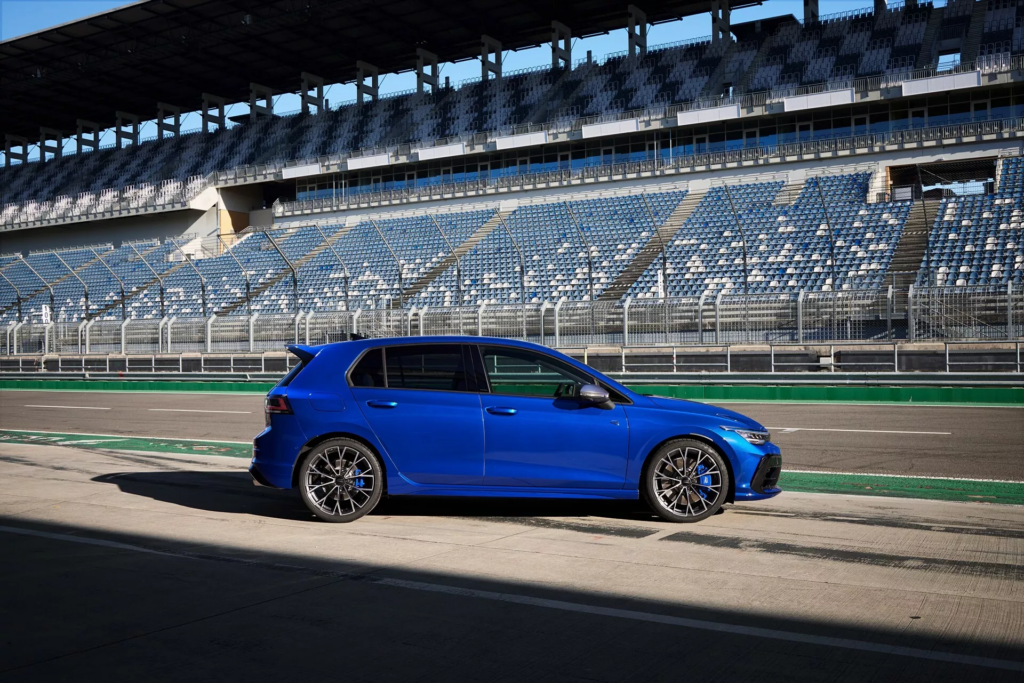 Nuova Volkswagen Golf R, l'ultima con il motore termico? - L'Automobile