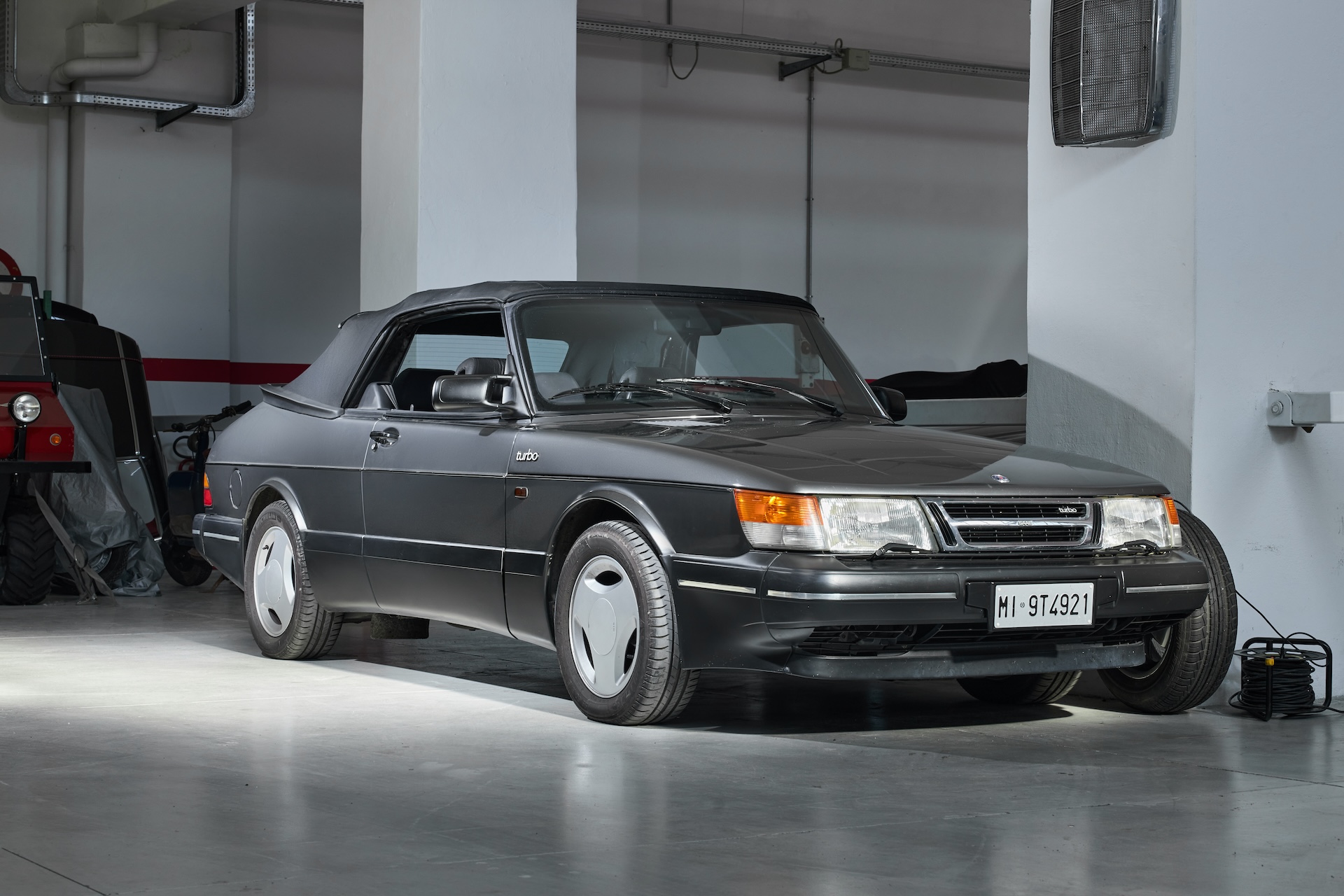 SAAB 900 Turbo 16 Cabriolet, tanto stile a un buon prezzo - L'Automobile