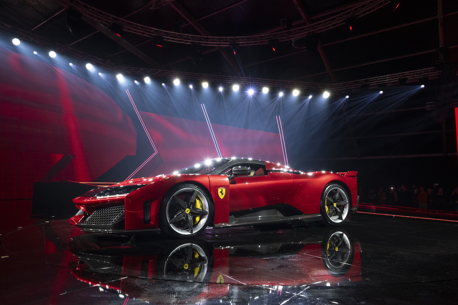 Ferrari: 6 nuovi modelli nel 2025, la prima elettrica il 9 ottobre - L ...