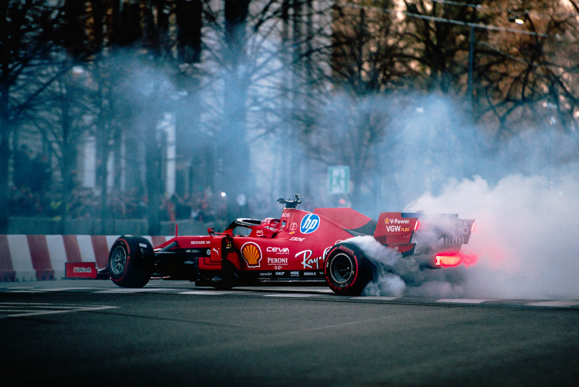 Show Ferrari a Milano con Hamilton e Leclerc - L'Automobile
