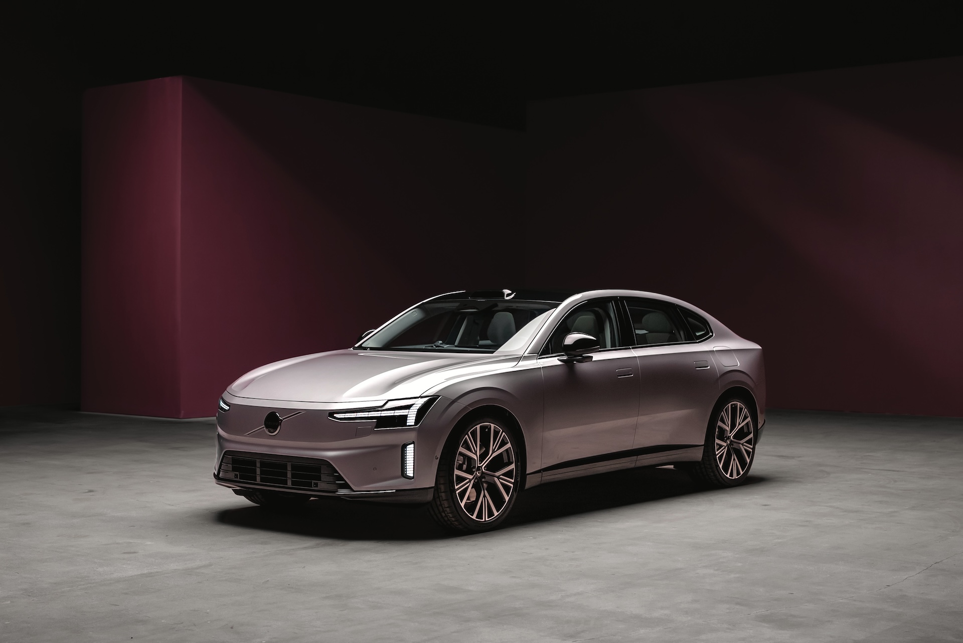 Volvo ES90, l'ammiraglia svedese si trasforma: elettrica e più alta - L ...