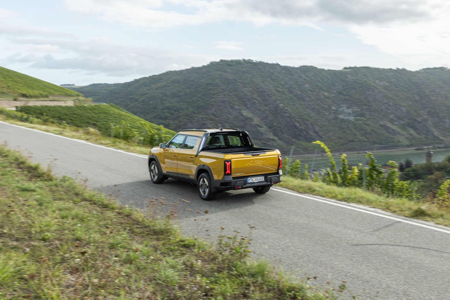 KGM Torres EVT: L'A prima prova del pick-up elettrico - L'Automobile