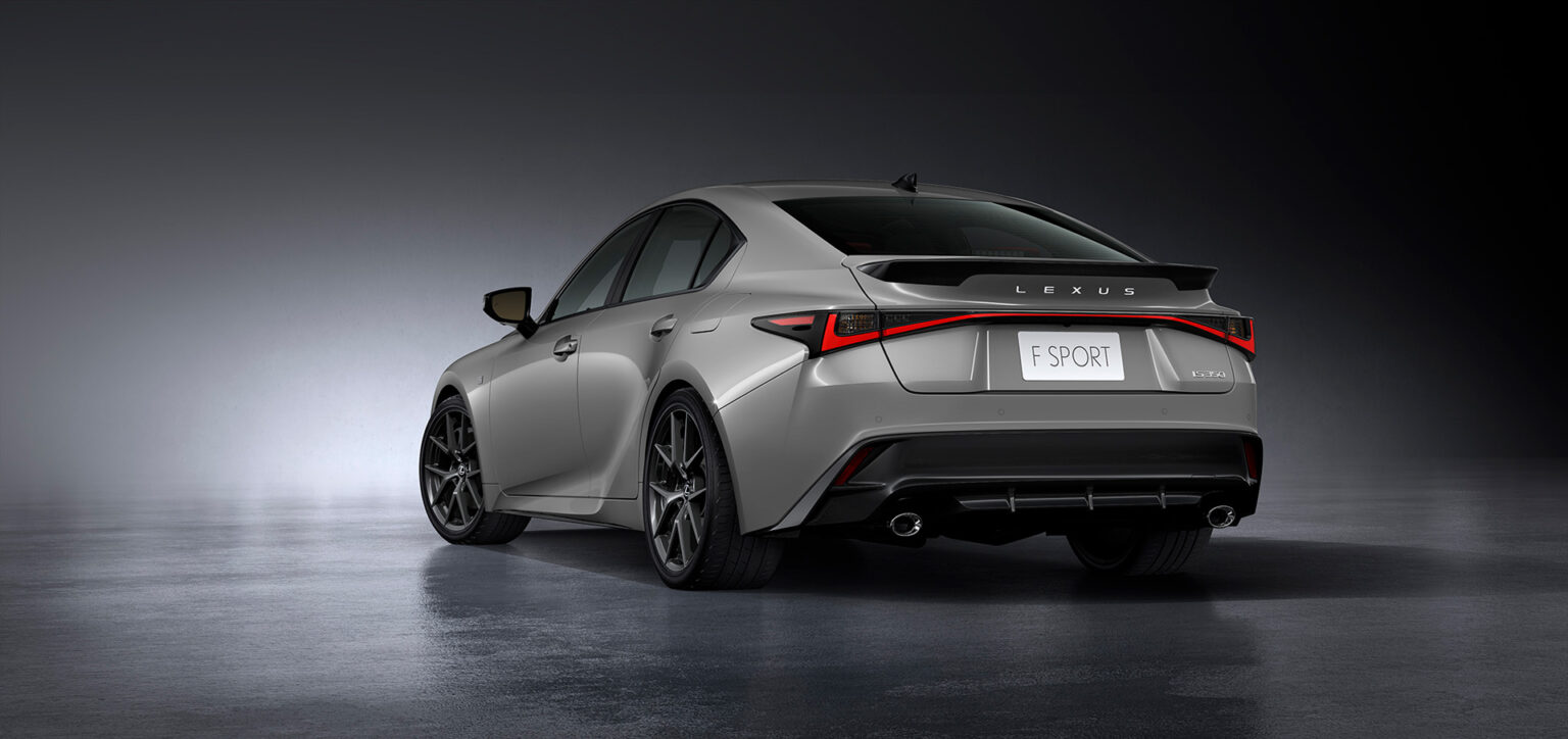 Lexus IS, un restyling di forma e di sostanza - L'Automobile