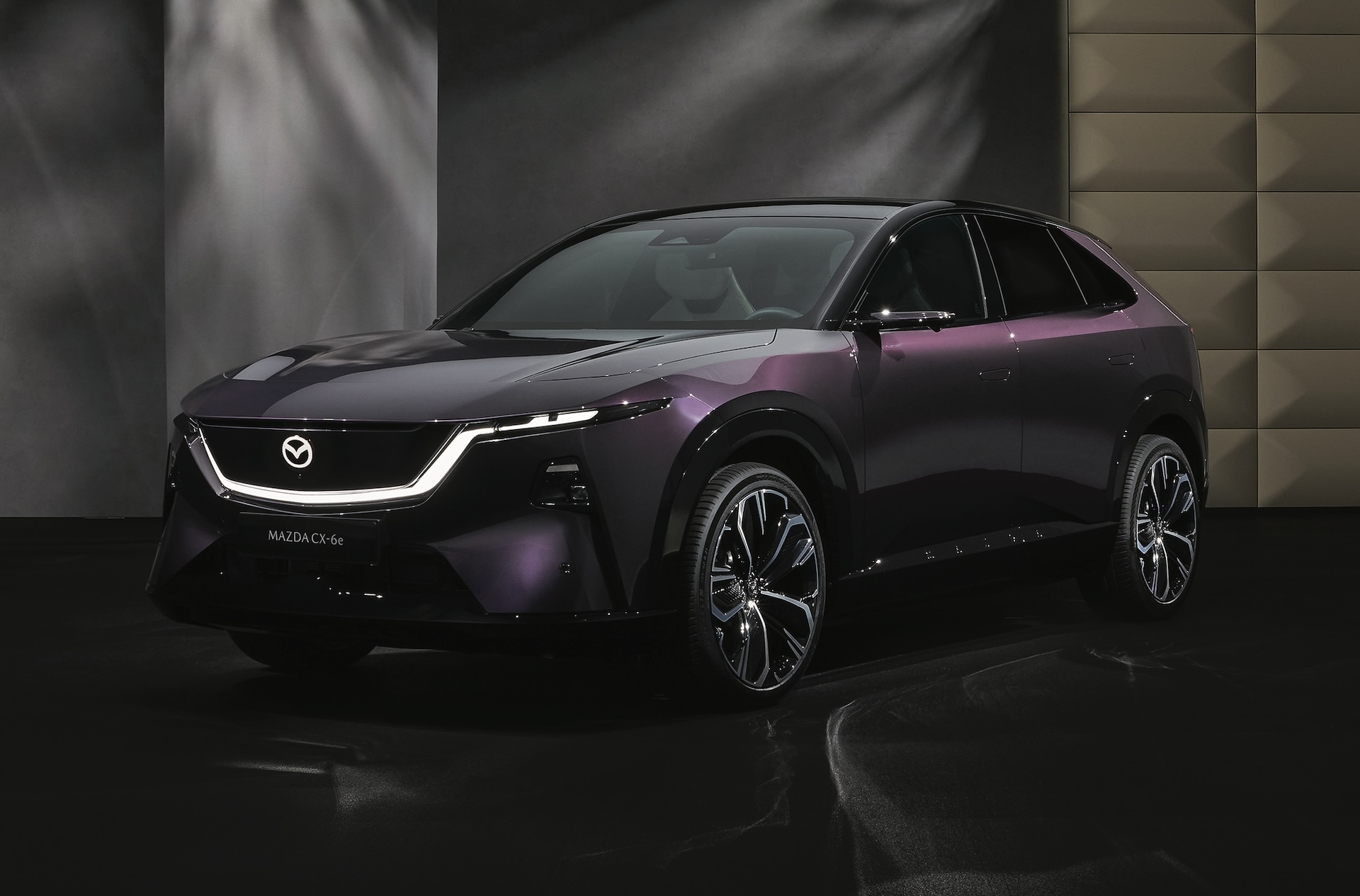Mazda CX-6e, la giapponese che arriva dalla Cina - L'Automobile