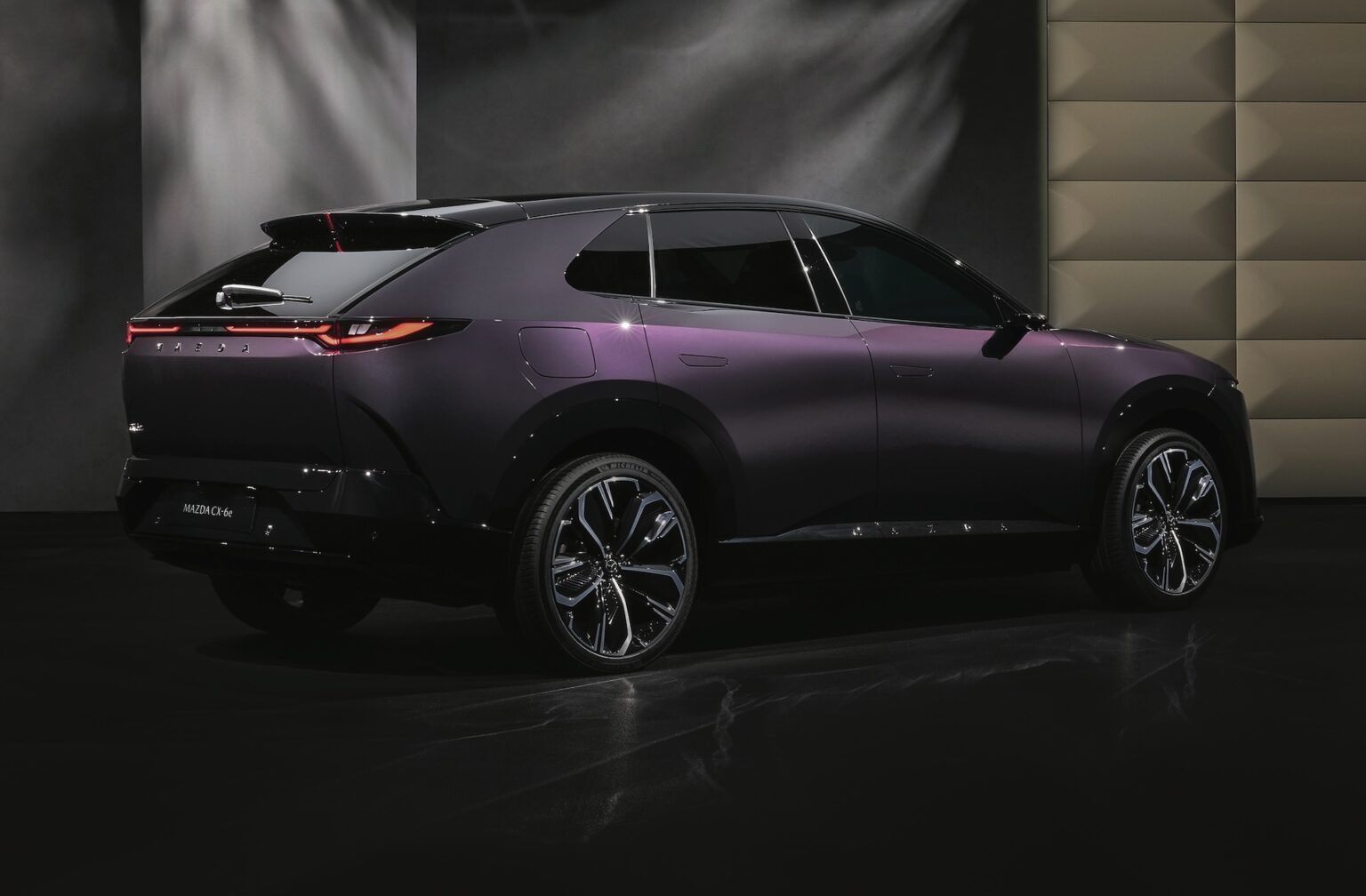 Mazda CX-6e, la giapponese che arriva dalla Cina - L'Automobile
