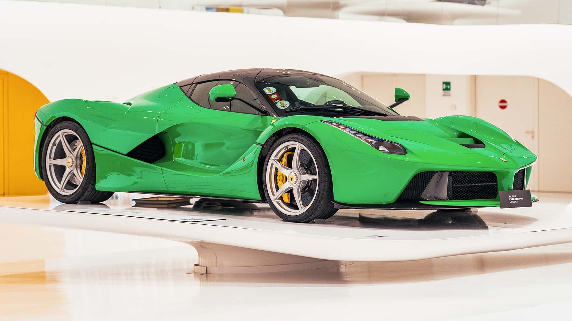 LaFerrari verde di Jason Kay all’asta: pezzo unico da oltre 4 milioni ...